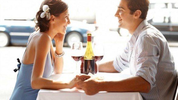 32 Ways How to Read Female Body Language of Attraction & Facial ...